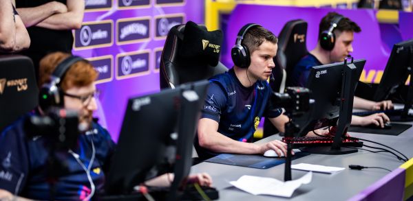 Into the Breach обыграла fnatic и прошла в плей-офф BLAST.tv Paris Major 2023