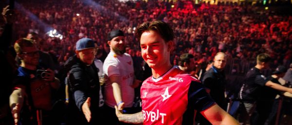 Maniac назвал игрока, способного побороться с s1mple за звание ...