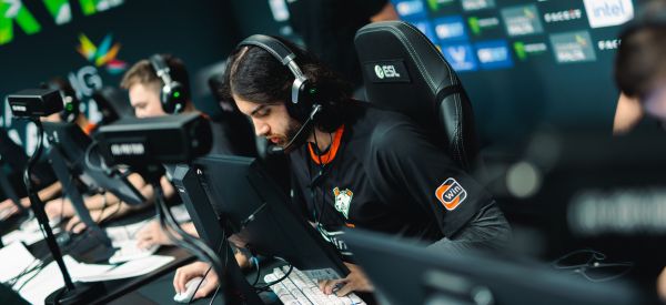 Virtus.pro и Monte разыграют титул чемпиона Roobet Cup 2023