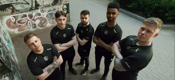 9INE сформировала интернациональный состав